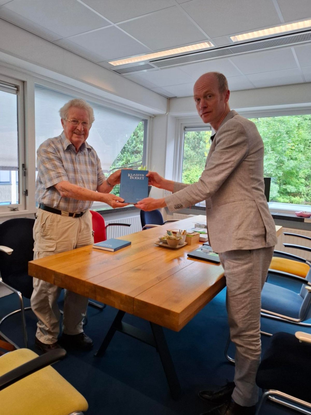 Boek ‘Klassyk Boeket’ met Friese vertalingen van Latijnse gedichten ...